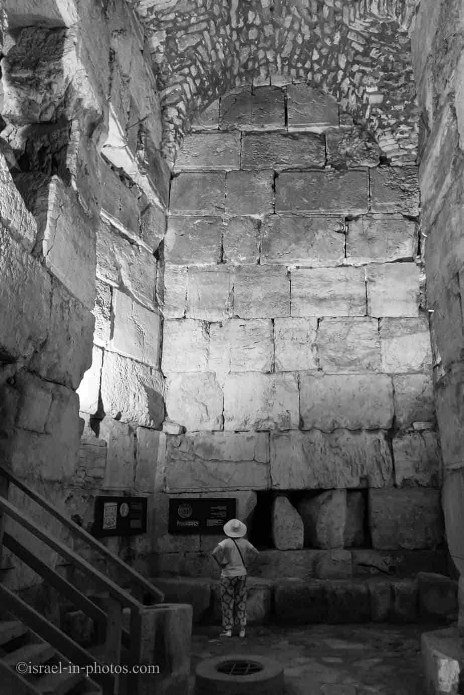 The Roman Plaza, Jerusalem - Visitors Guide - Israel in Photos