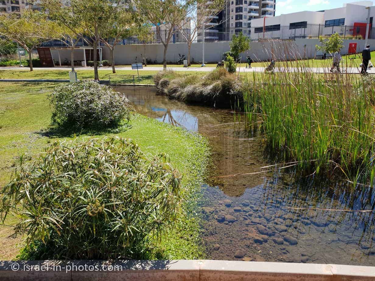Eco Park Hadera - Photographed Visitors Guide