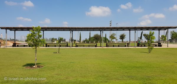 Hod HaSharon Park - Park by Ecological Lake - Visitors Guide
