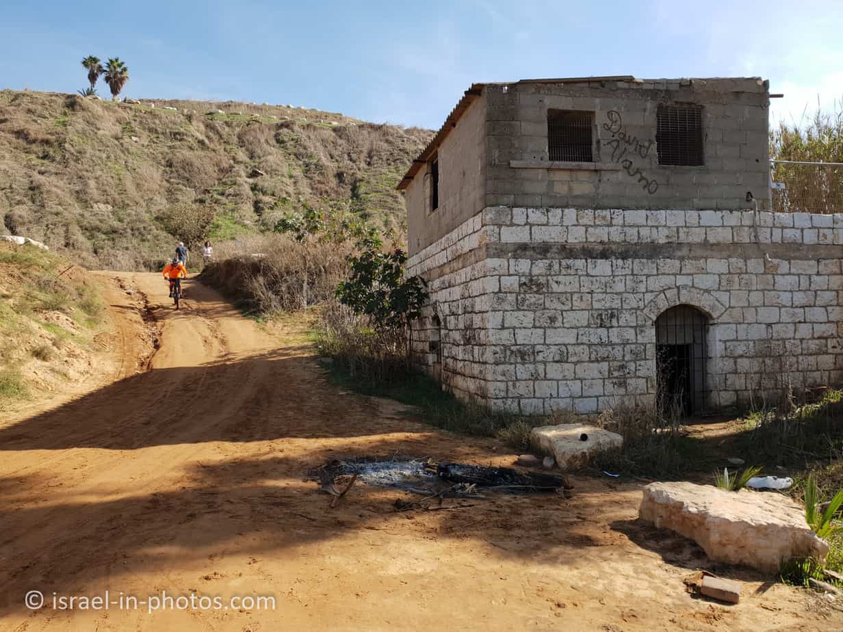 Hod HaSharon Park - Park by Ecological Lake - Visitors Guide