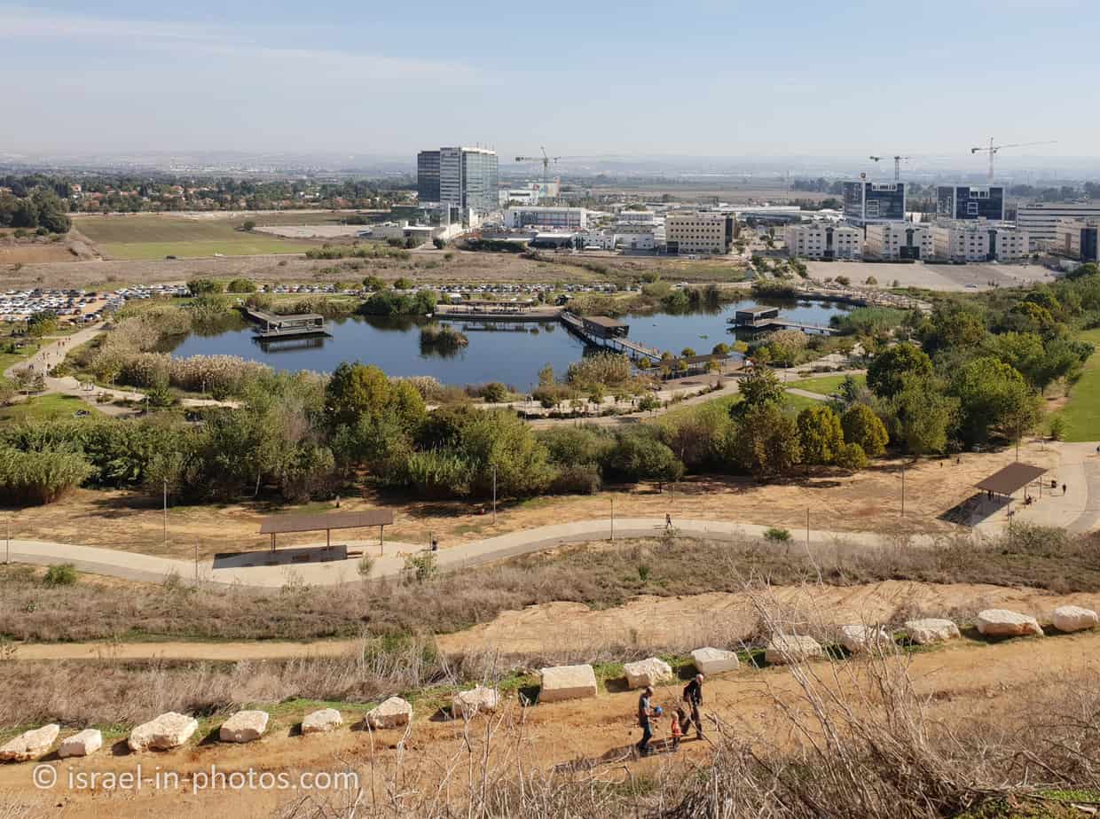 Hod HaSharon Park - Park by Ecological Lake - Visitors Guide