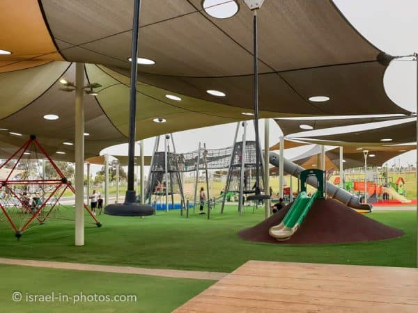 HaSharon Park, Yavne - Photographed Visitors Guide