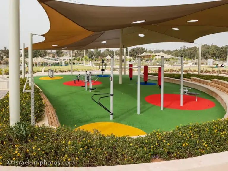 HaSharon Park, Yavne - Photographed Visitors Guide