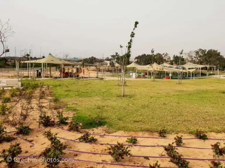 HaSharon Park, Yavne - Photographed Visitors Guide