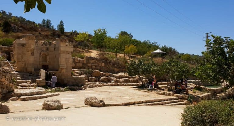 Haniya Spring - Visitors Guide to Spring and Pools by Jerusalem