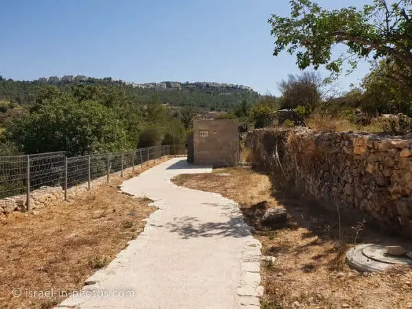 Haniya Spring - Visitors Guide to Spring and Pools by Jerusalem