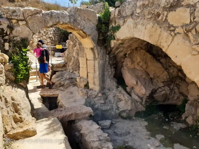 Haniya Spring - Visitors Guide to Spring and Pools by Jerusalem