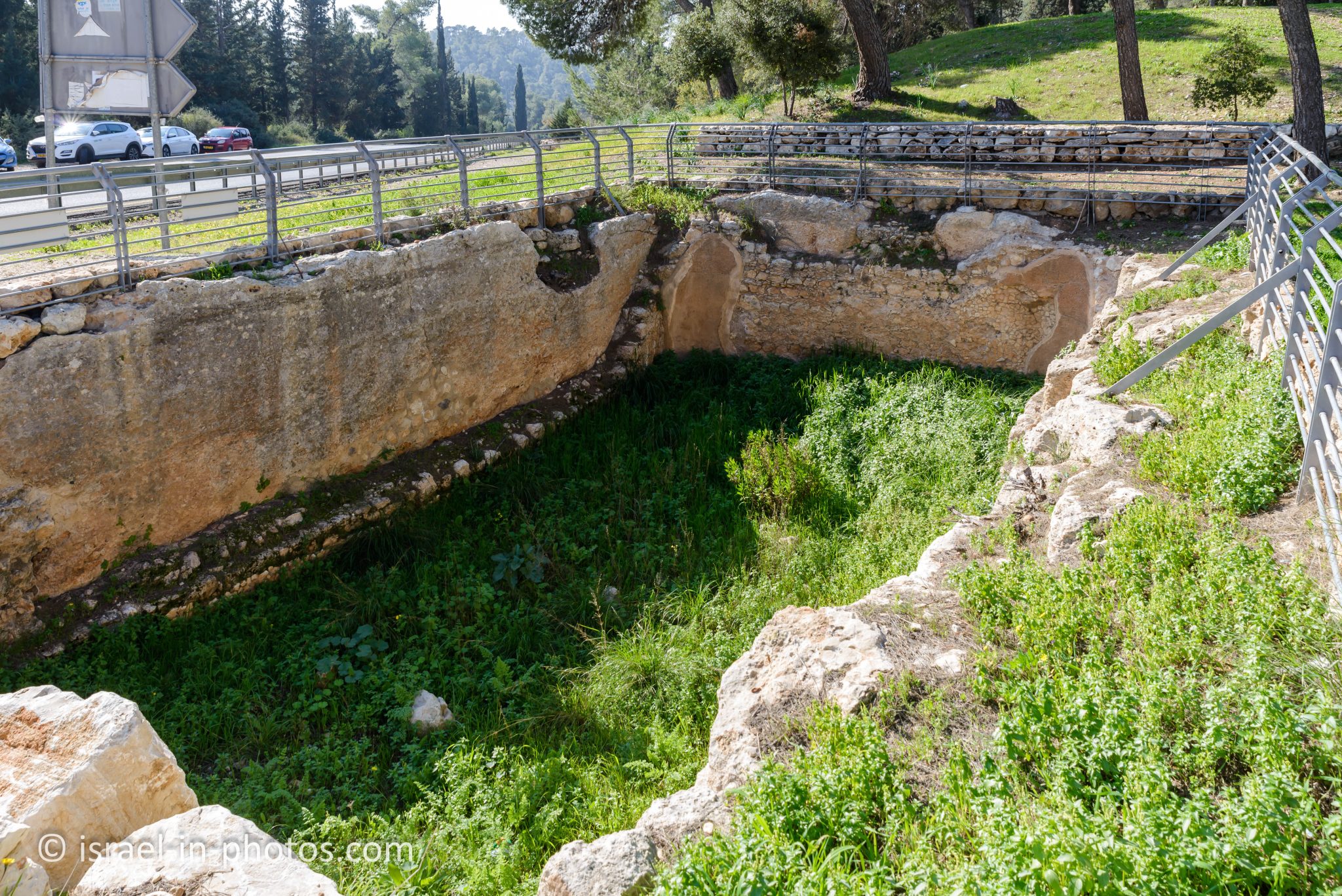 Caesar Trail and Khirbet Hanoot - Visitors Guide